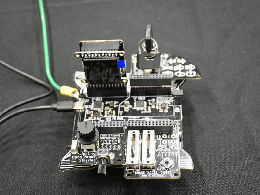 世界最高峰のセキュリティコンテストが開催されるDEF CON 32｜Car Hacking Village 参加レポート｜ブログ｜NRIセキュア